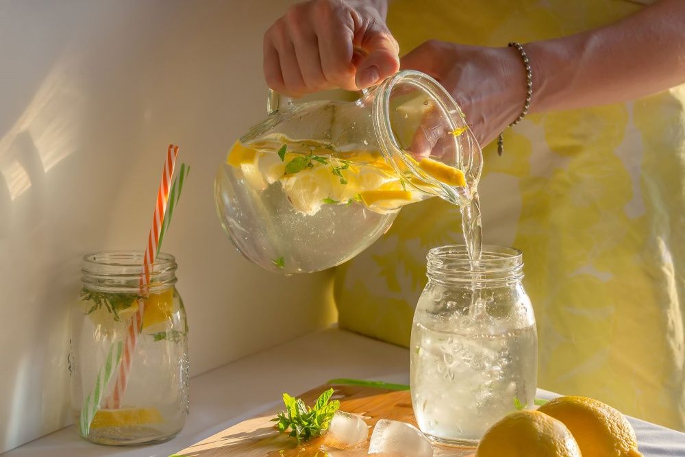 Flatten Your Stomach with These Drinking Habits Flatten Your Stomach with These Drinking Habits