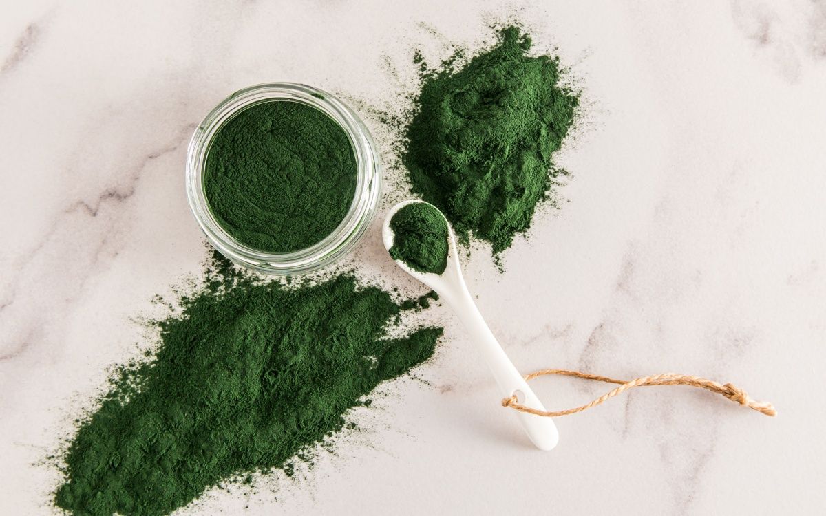 Fresh Greens vs. Green Powders: A Comparison