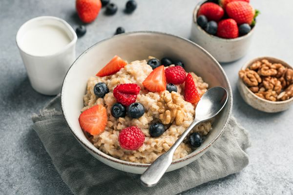 15 Side Effects Of Eating Oatmeal Every Day, Say Dietitians
