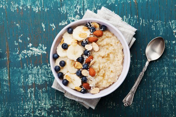 15 Side Effects Of Eating Oatmeal Every Day, Say Dietitians