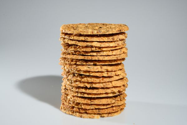The 10 Healthiest Store-Bought Crackers, According to Dietitians