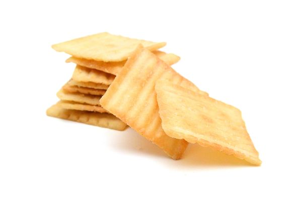 The 10 Healthiest Store-Bought Crackers, According to Dietitians